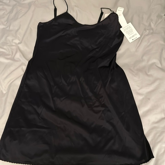 vassarette | Intimates & Sleepwear | Nwt Vassarette Black Full Slip In ...